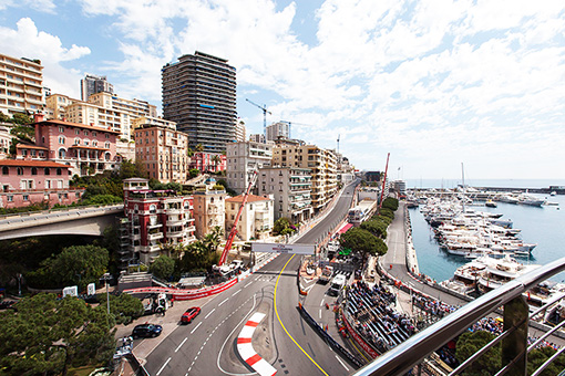 Ermanno Palace avec terrasses loges et balcons pour le Grand Prix ...